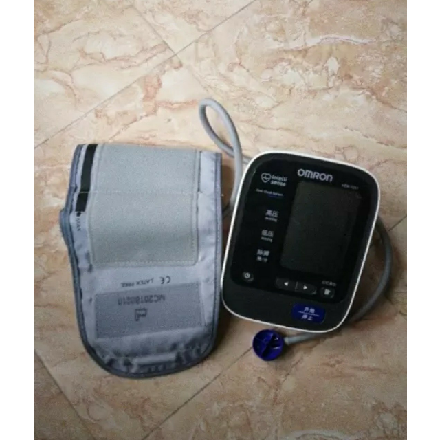 欧姆龙(OMRON)电子血压计 HEM-7211 日本原装进口全自动血压测量仪 家用上臂式测压仪血压计效果非常好，量了几次-苏宁易购